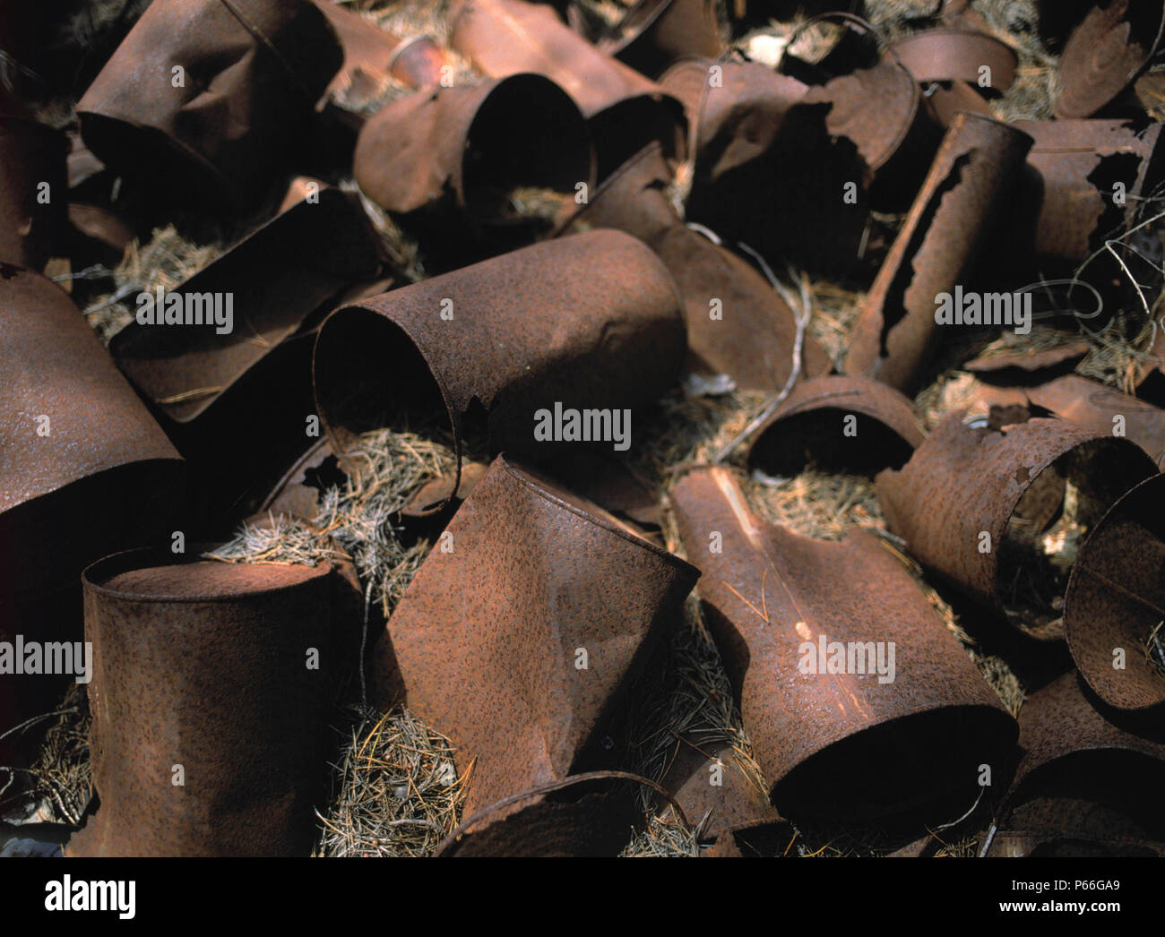 Rusted cans hi-res stock photography and images - Alamy