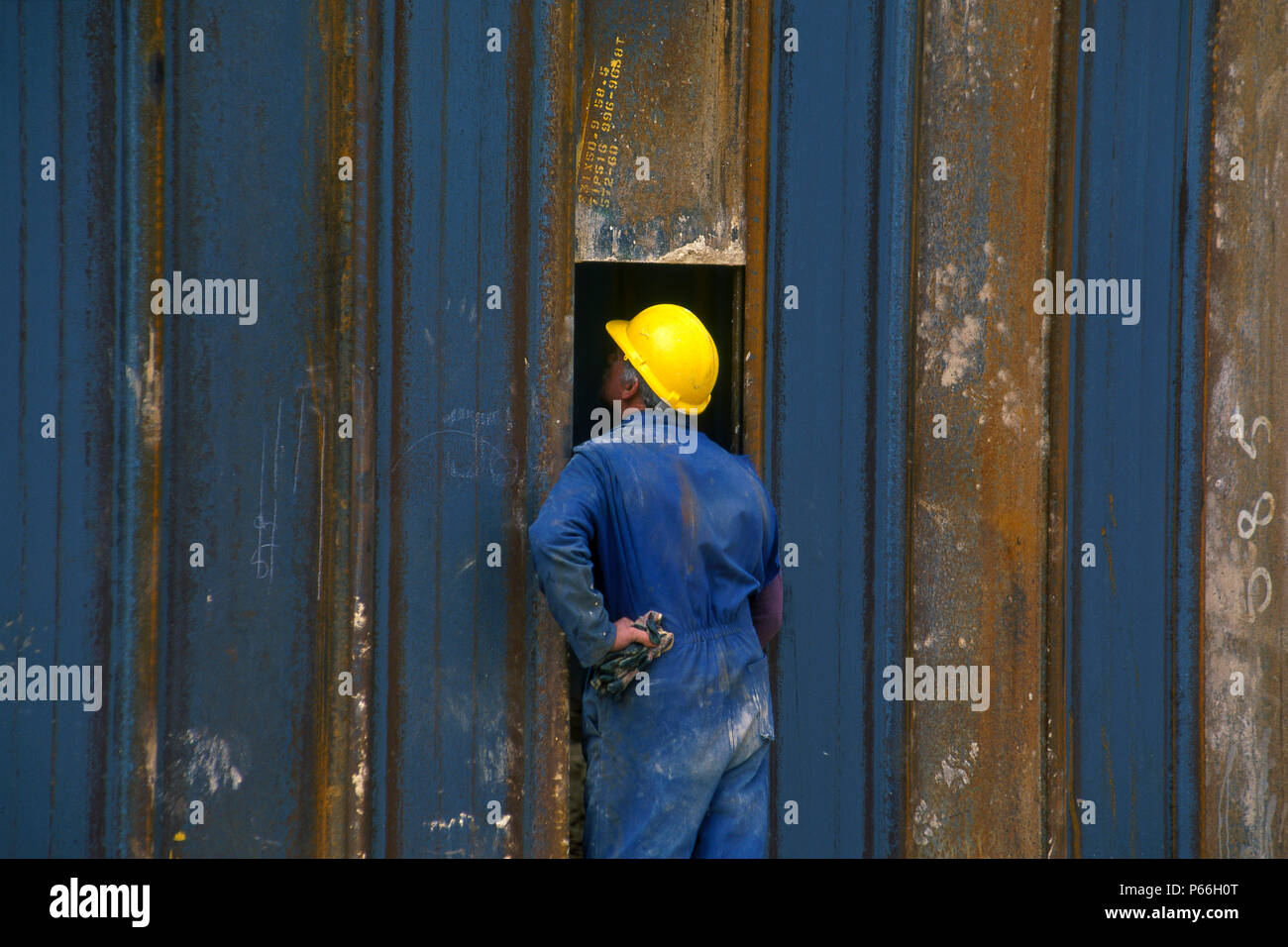 Interlocking steel piles hi-res stock photography and images - Alamy