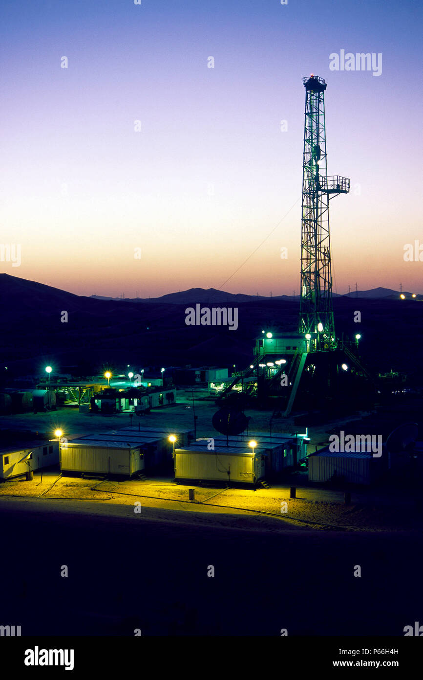 Algeria oil hi-res stock photography and images - Alamy