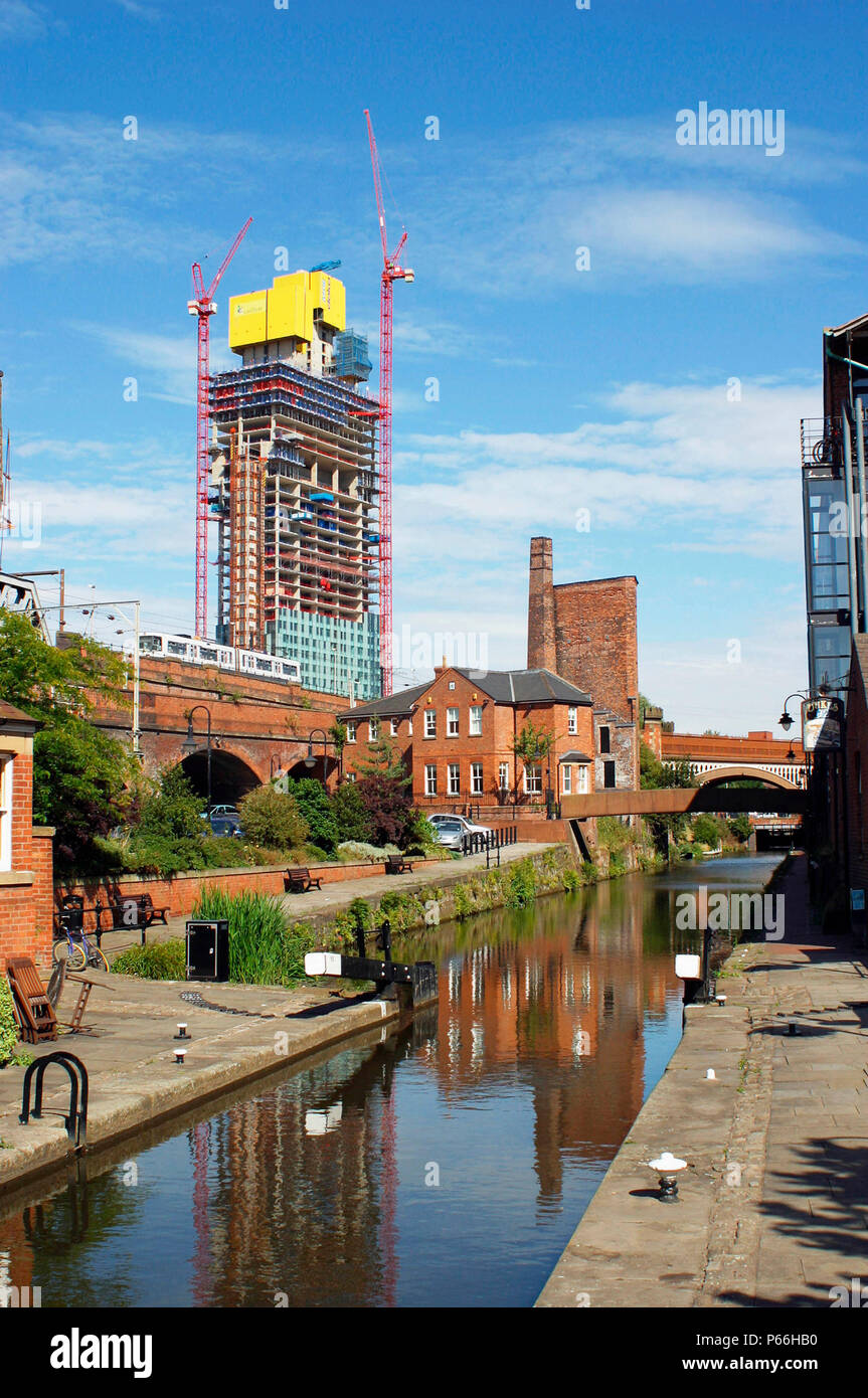 Manchester development. The dramatic 171-metre high glass-clad 47 ...