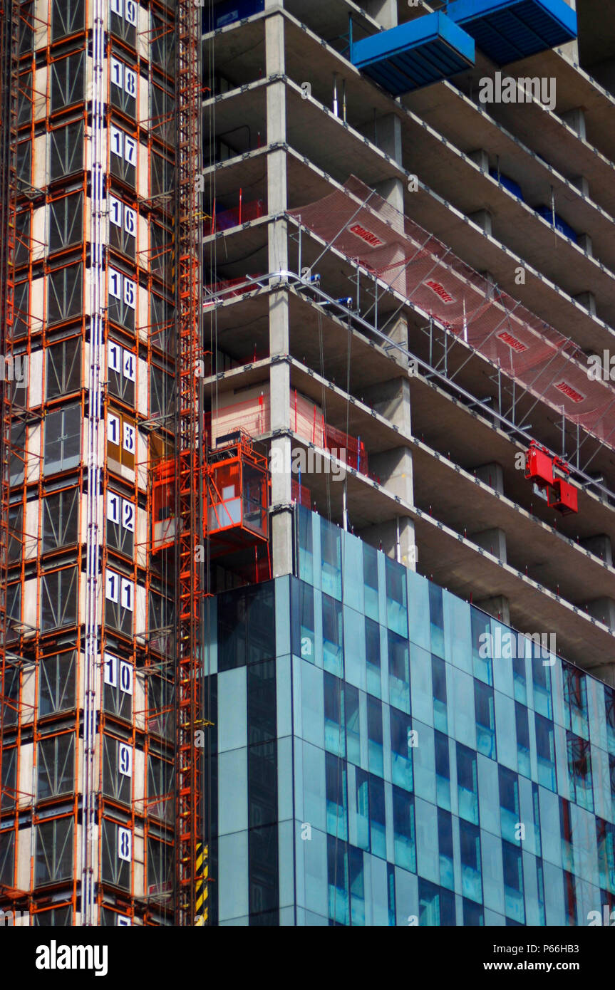Manchester development. The dramatic 171-metre high glass-clad 47 ...