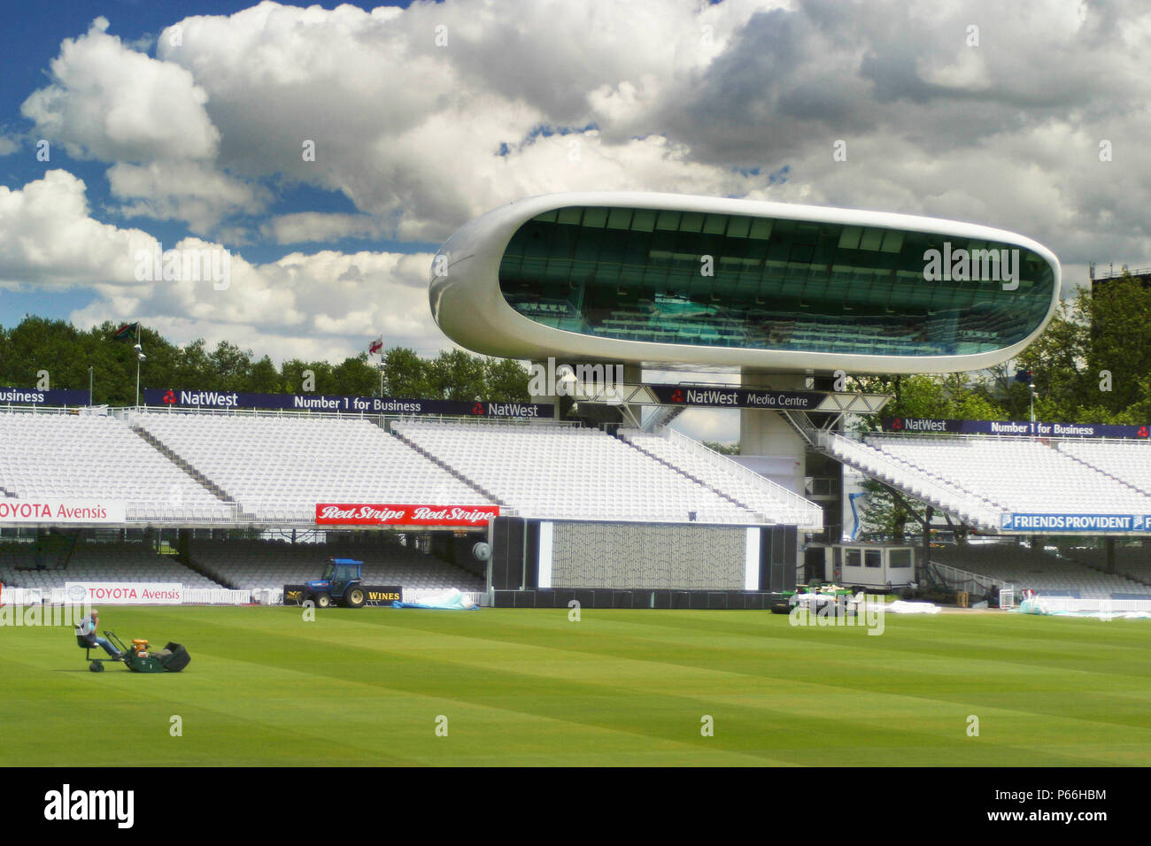 Grandstand lords cricket ground hi-res stock photography and images - Alamy