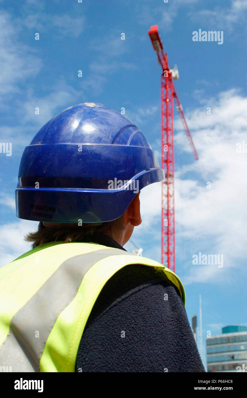 Crane operations hi-res stock photography and images - Alamy