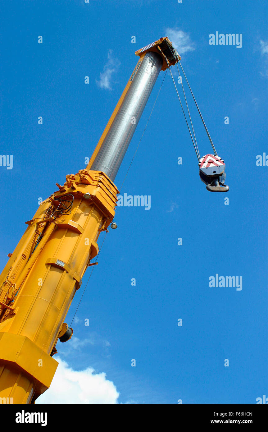 Telescopic mobile crane Stock Photo - Alamy