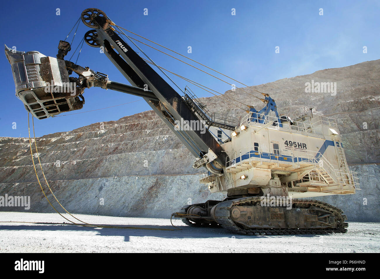 Mining shovel electric shovel loading hi-res stock photography and ...
