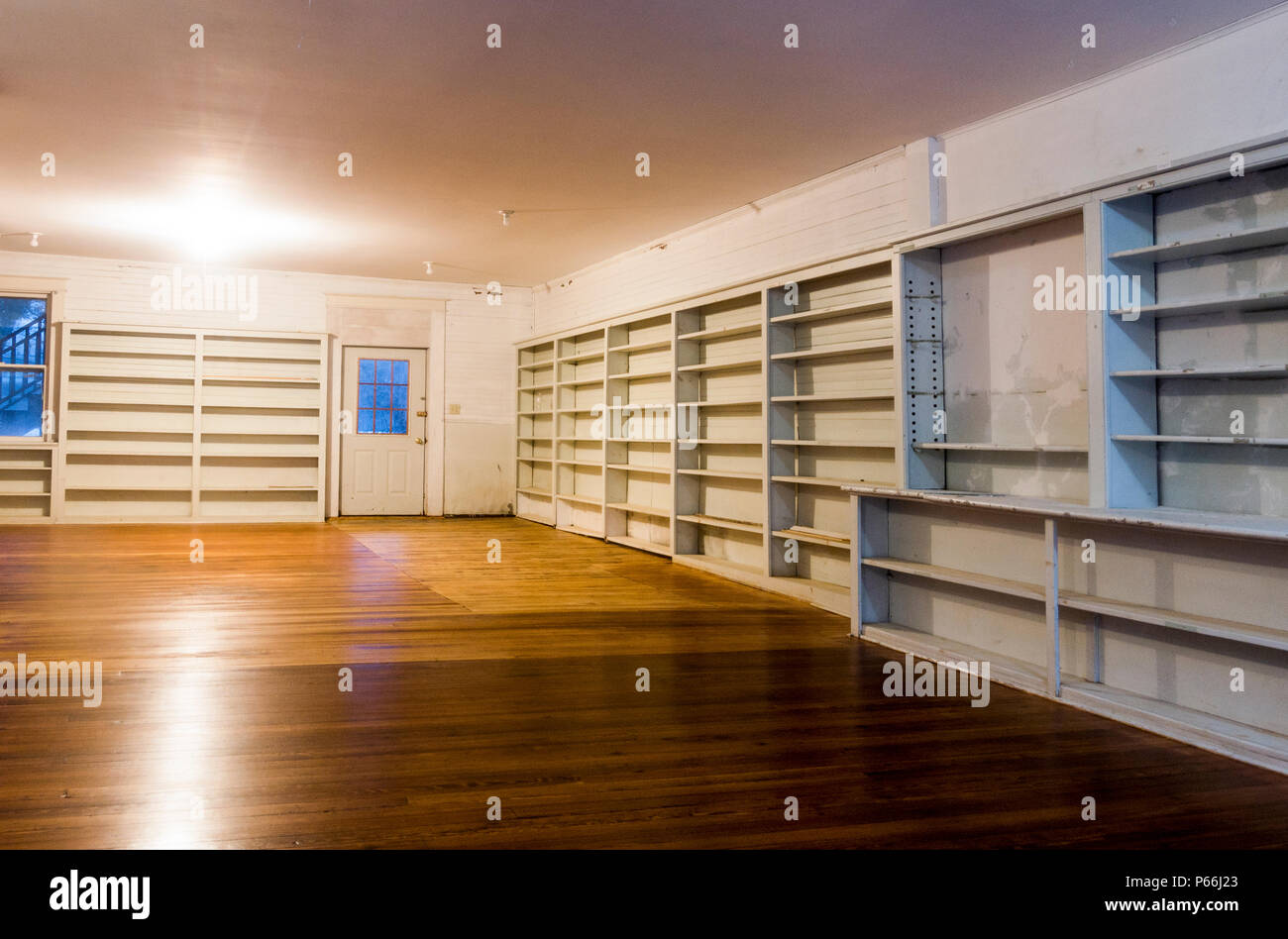 Empty old business store with shelves Stock Photo - Alamy