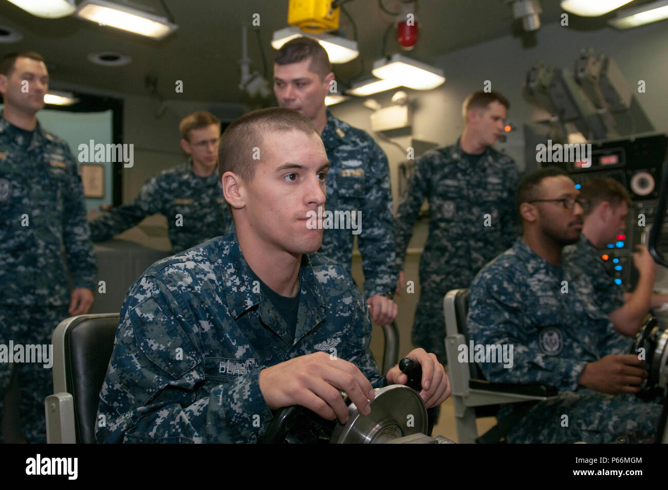 BANGOR, Wash. (May 09, 2016) – Sailors receive hands-on training inside ...