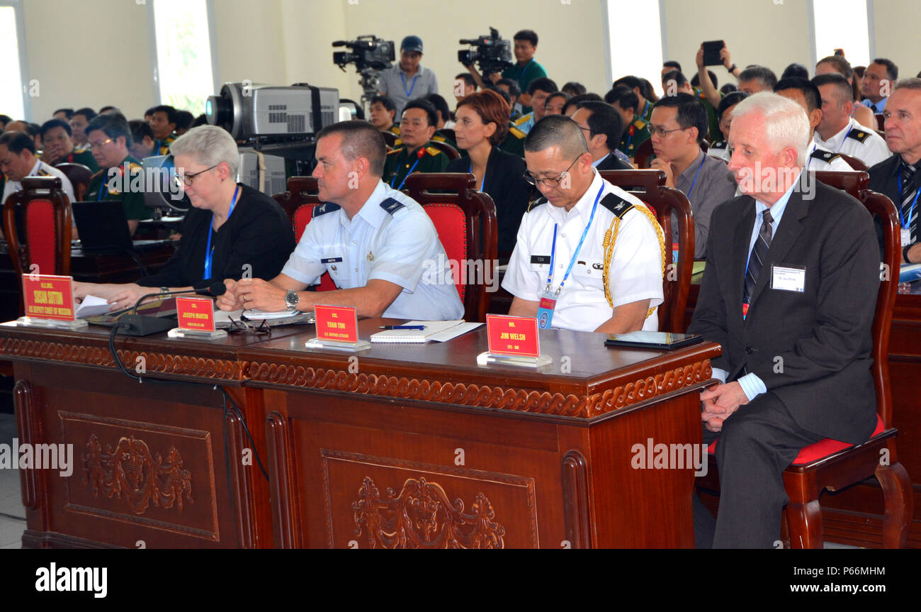 Mission command center of excellence director hi-res stock photography ...
