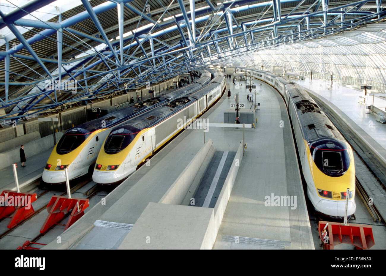 Eurostars at the platform, Waterloo International Station. C1995 Stock ...