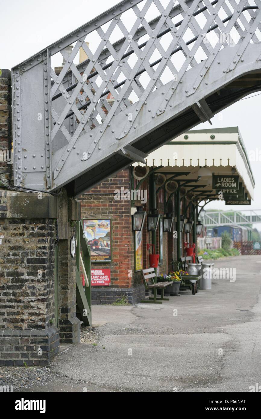 Footbridge and platform building at the preserved Metropolitan Railway ...