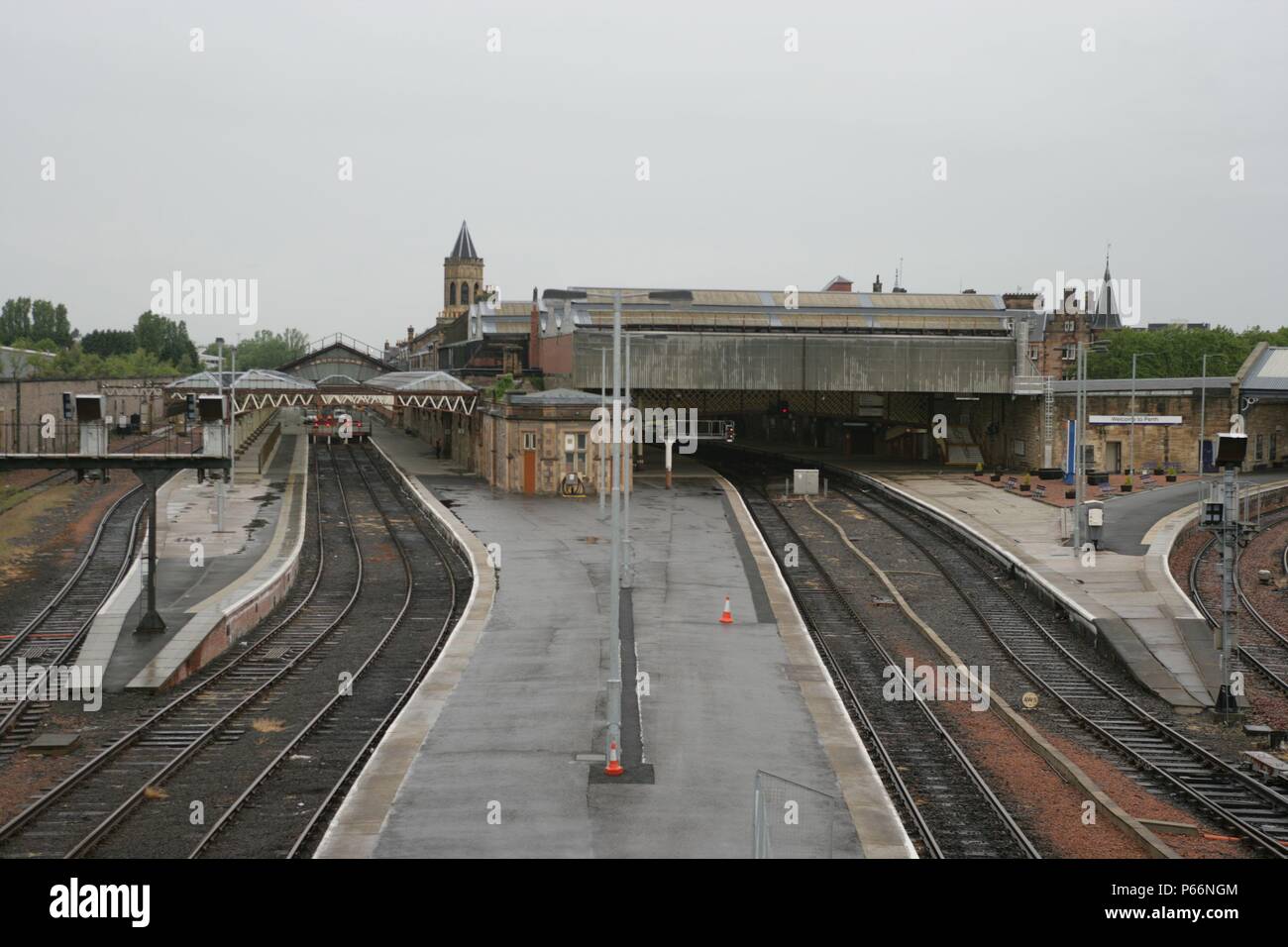 Perth railroad station hi-res stock photography and images - Alamy