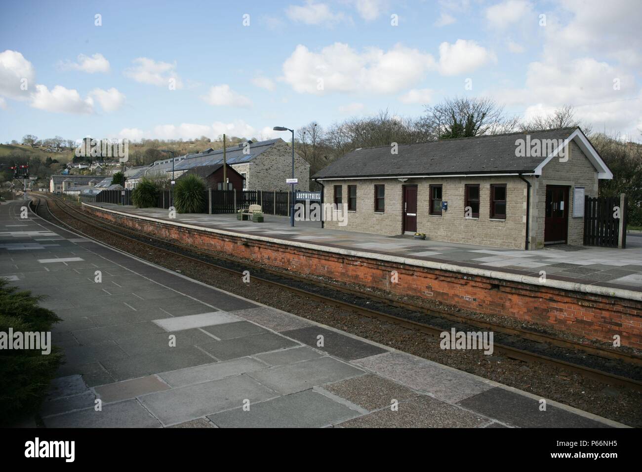 General platform view at Lostwithiel station, Cornwall. 2006 Stock ...