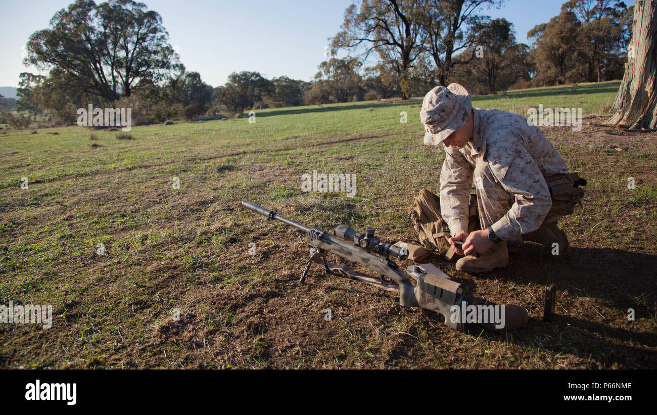Bolt action sniper rifle hi-res stock photography and images - Alamy