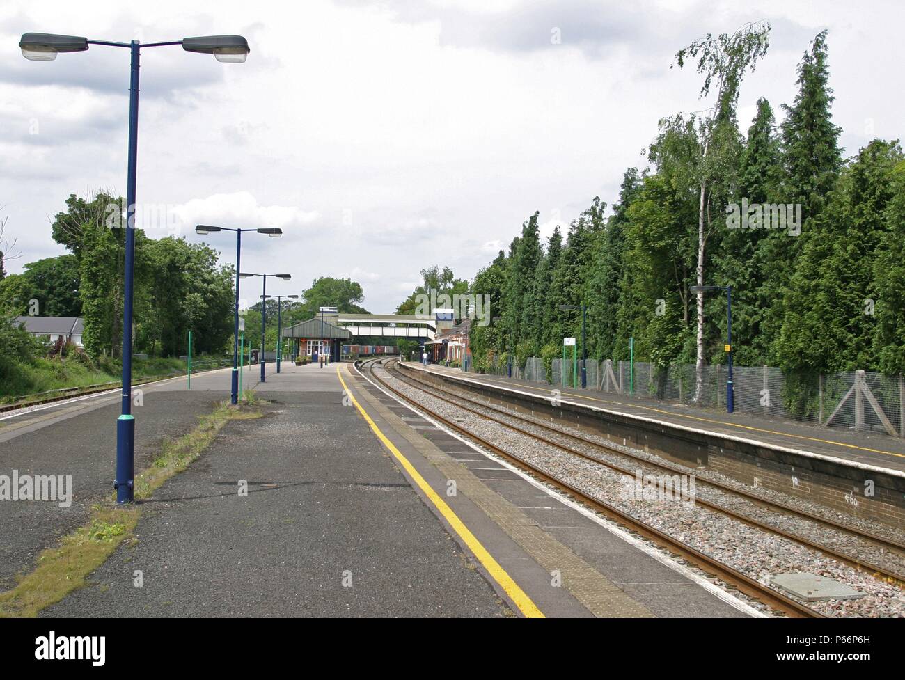 Dorridge railway station platform hi-res stock photography and images ...