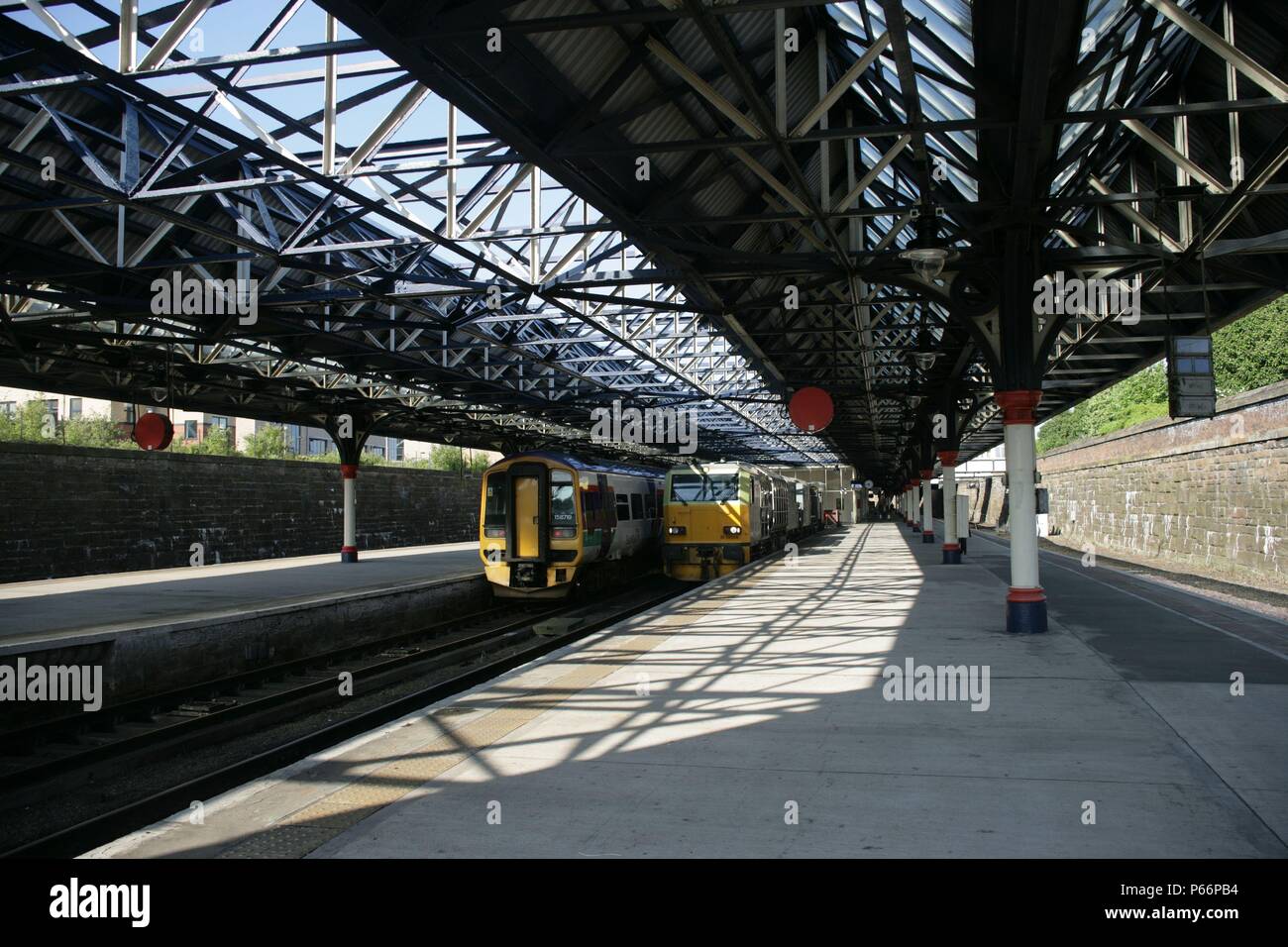 Dundee station hi-res stock photography and images - Alamy