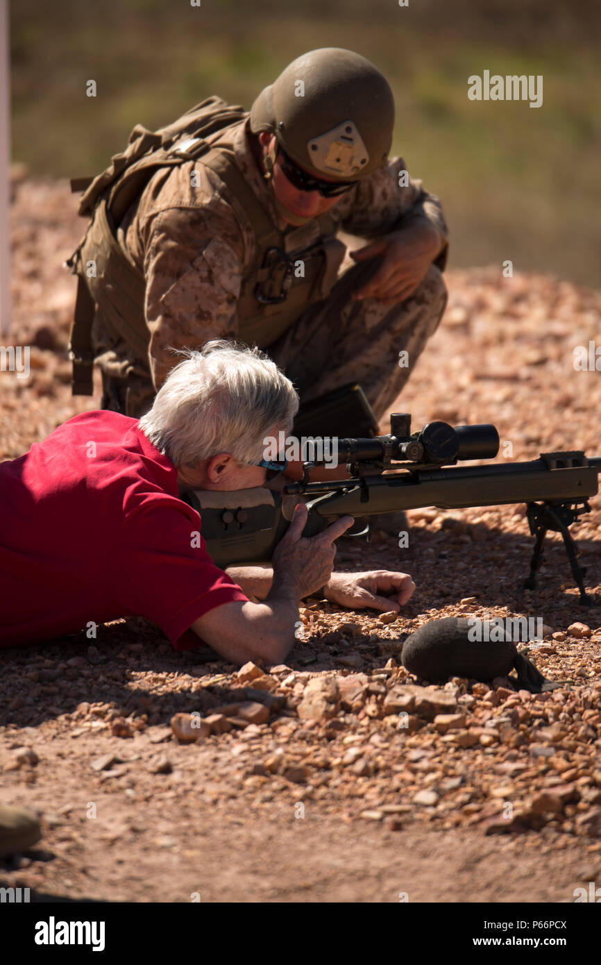 Royal navy rifle training hi-res stock photography and images - Alamy