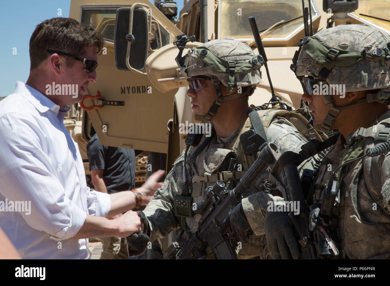 Honorable Patrick Joseph Murphy, acting Secretary of the Army, presents ...