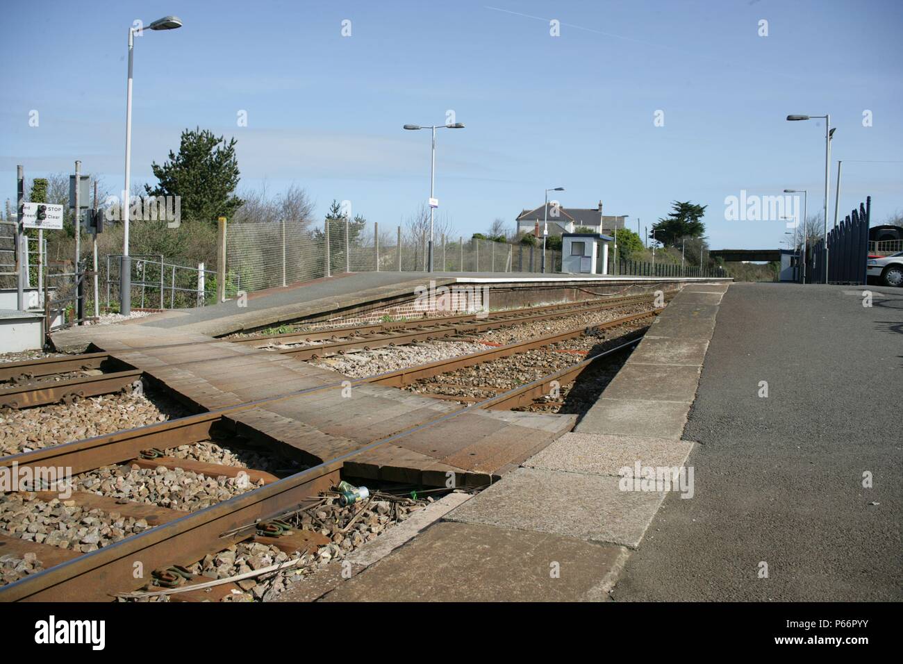 Hayle station, Cornwall, showing the foot crossing between the ...
