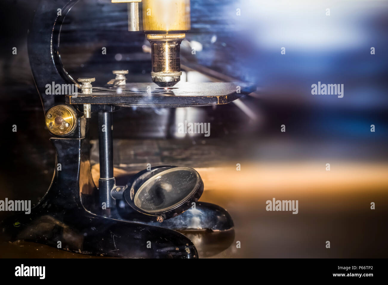 Old microscope hi-res stock photography and images - Alamy