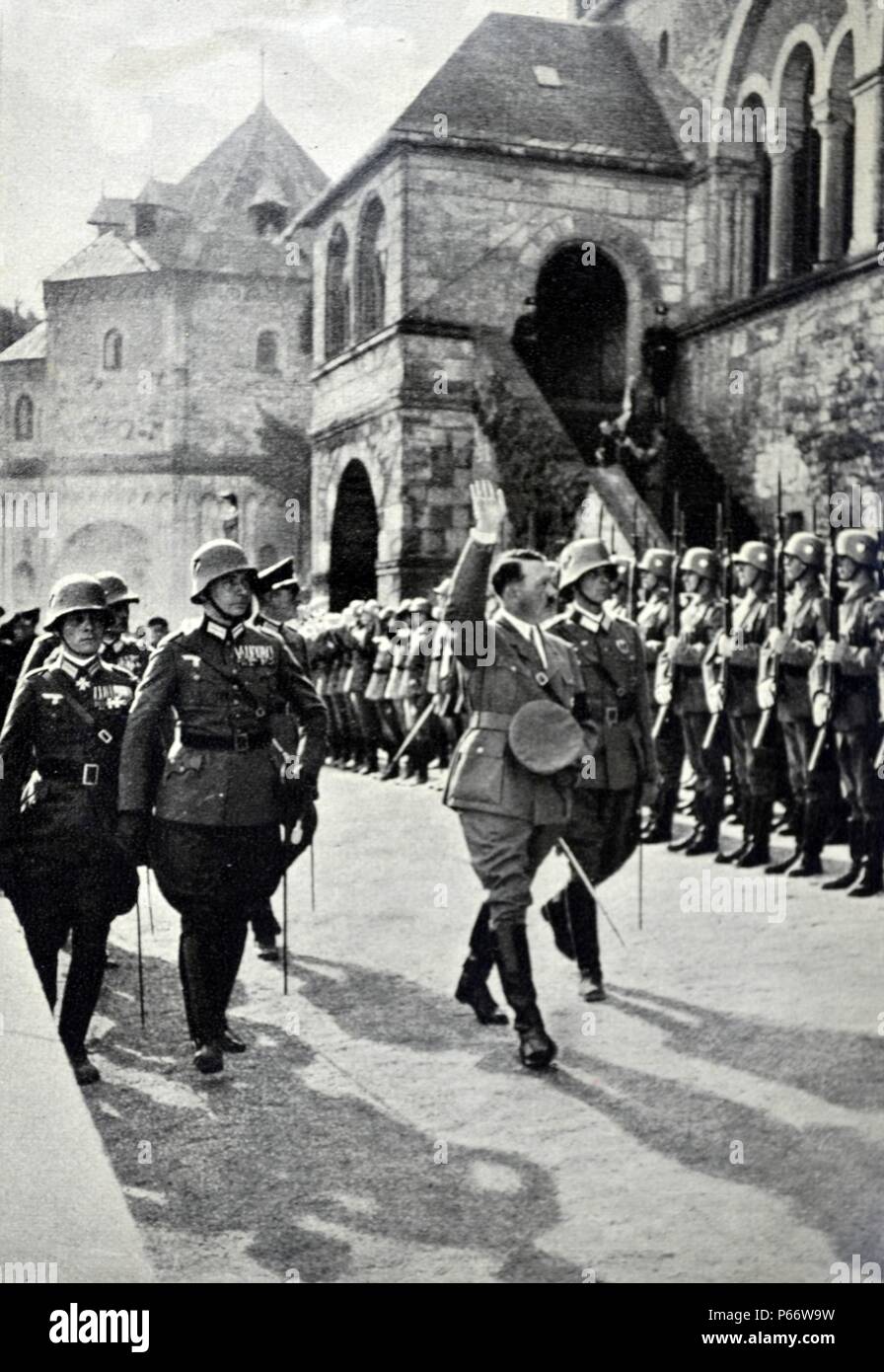 Adolf hitler salute hi-res stock photography and images - Alamy