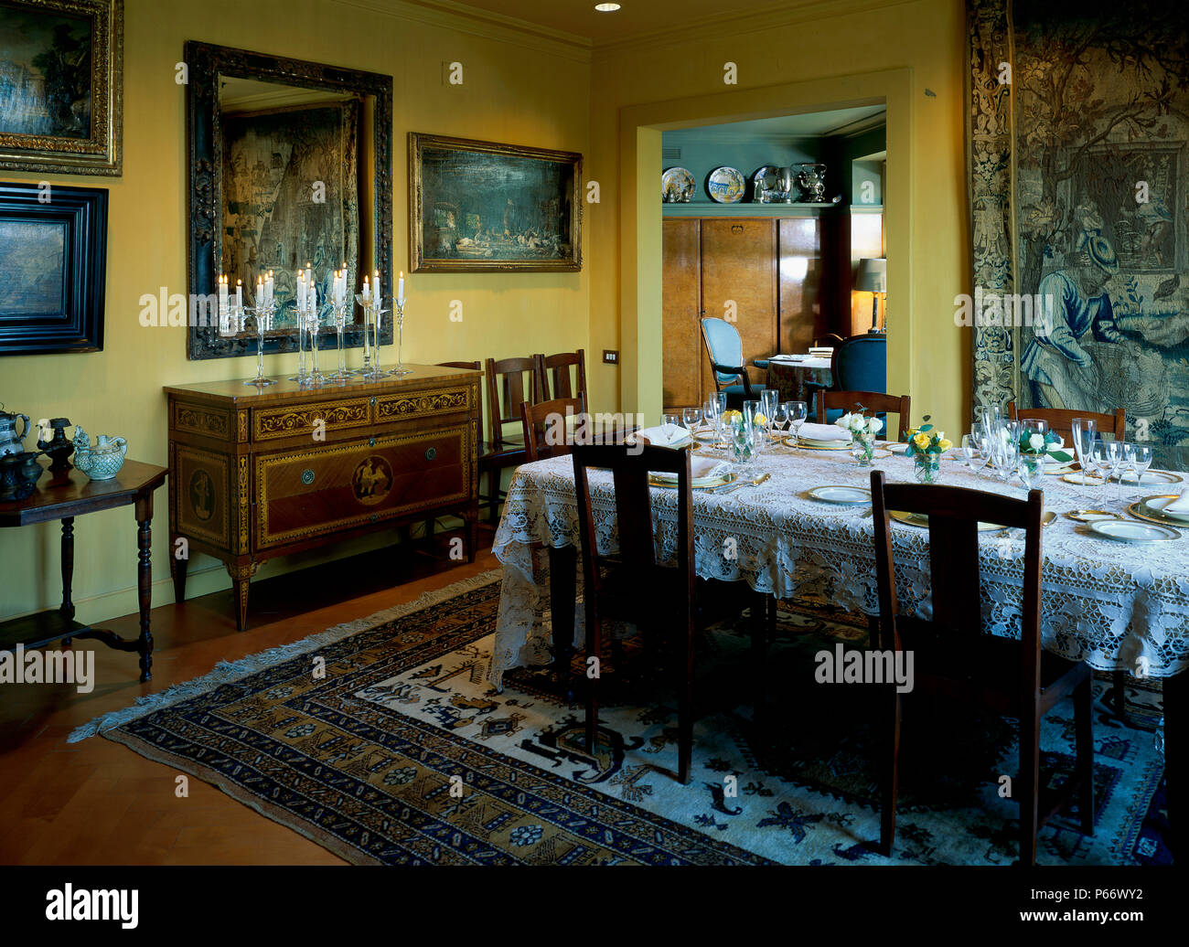 Well laid dining table hi-res stock photography and images - Alamy