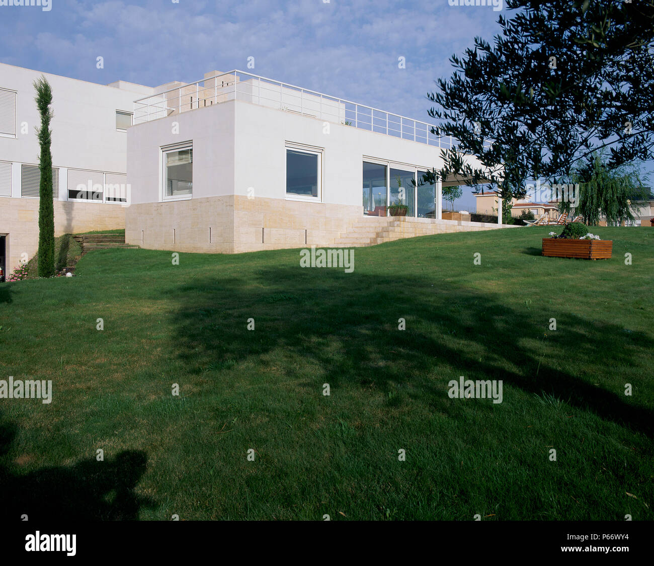 Well maintained lawn hi-res stock photography and images - Alamy