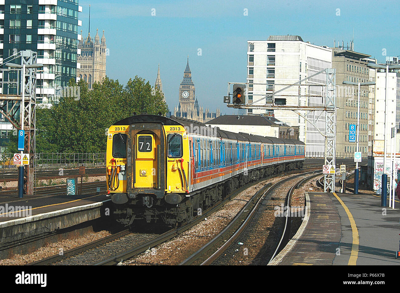 Slam door south west trains hi-res stock photography and images - Alamy