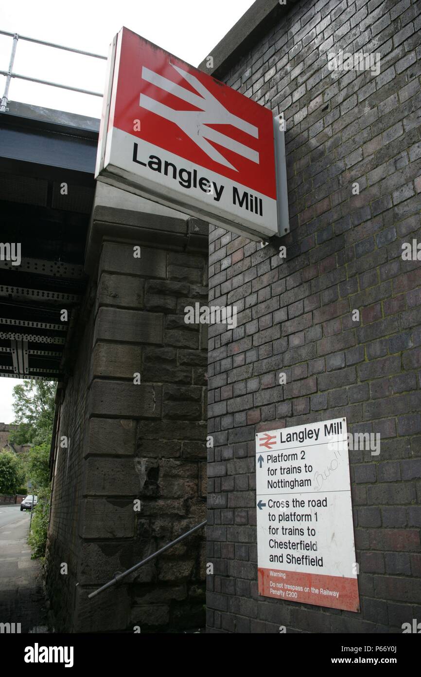 Langley railway station hi-res stock photography and images - Alamy