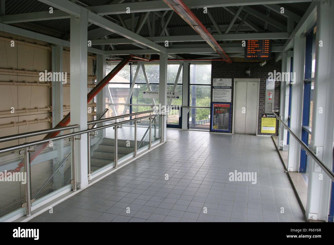 Pedestrian access bridge at Smethwick Galton Bridge station, West ...