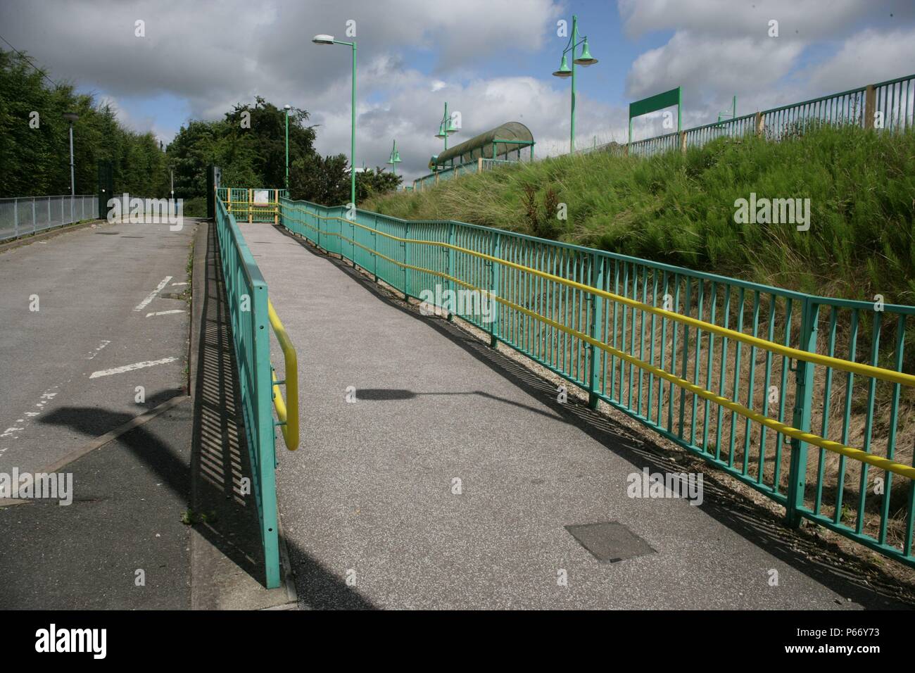 Pedestrian access ramp to Creswell station, Robin Hood Line ...