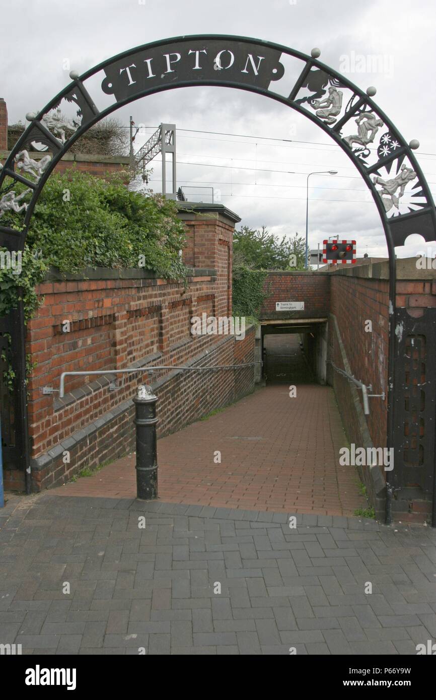 Tipton railway station hi-res stock photography and images - Alamy