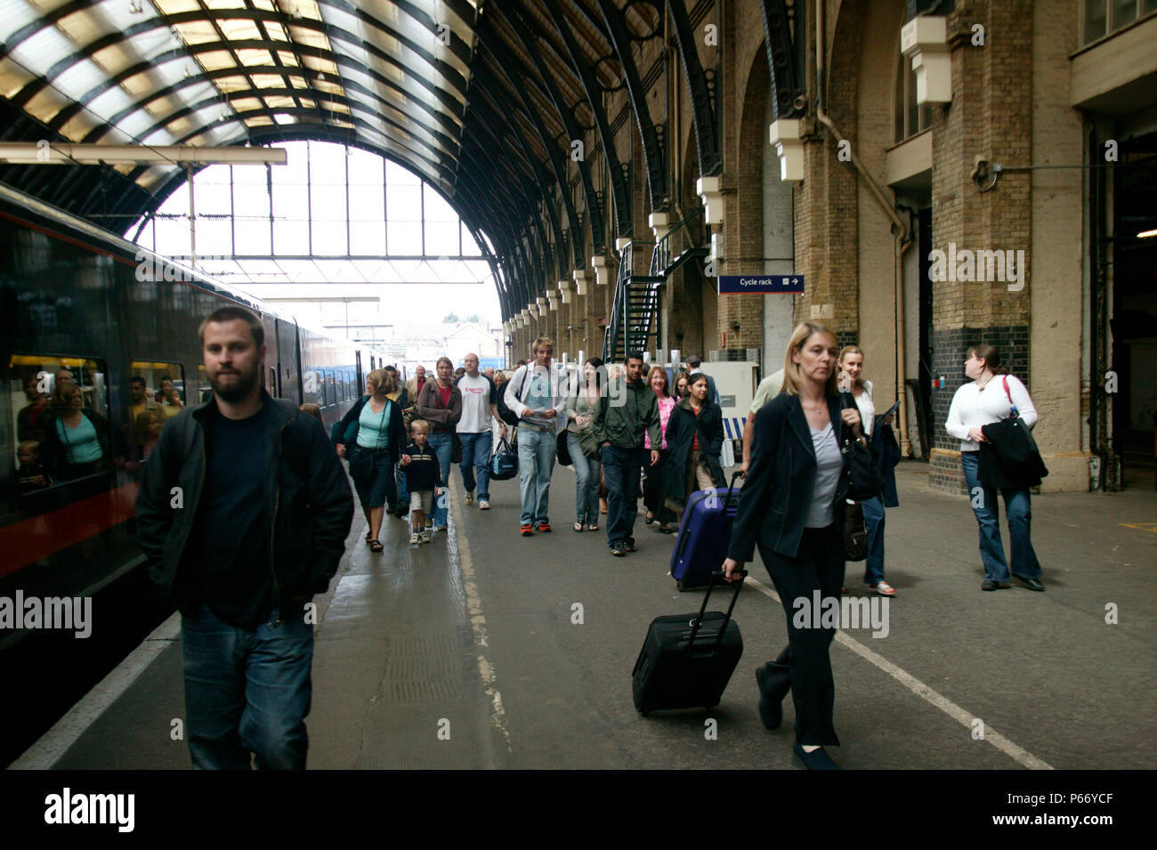Platform scene at London, Kings Cross. May 2005 Stock Photo - Alamy