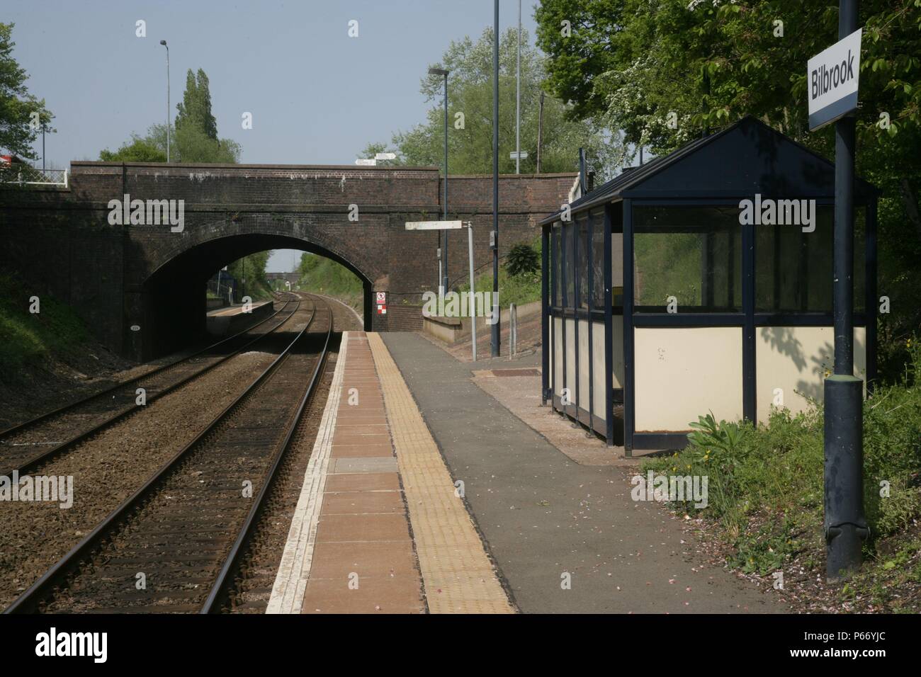 Platform waiting shelter hi-res stock photography and images - Alamy