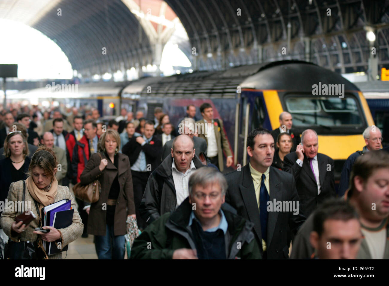 Rush hour at London, Paddington station. November 2005 Stock Photo - Alamy
