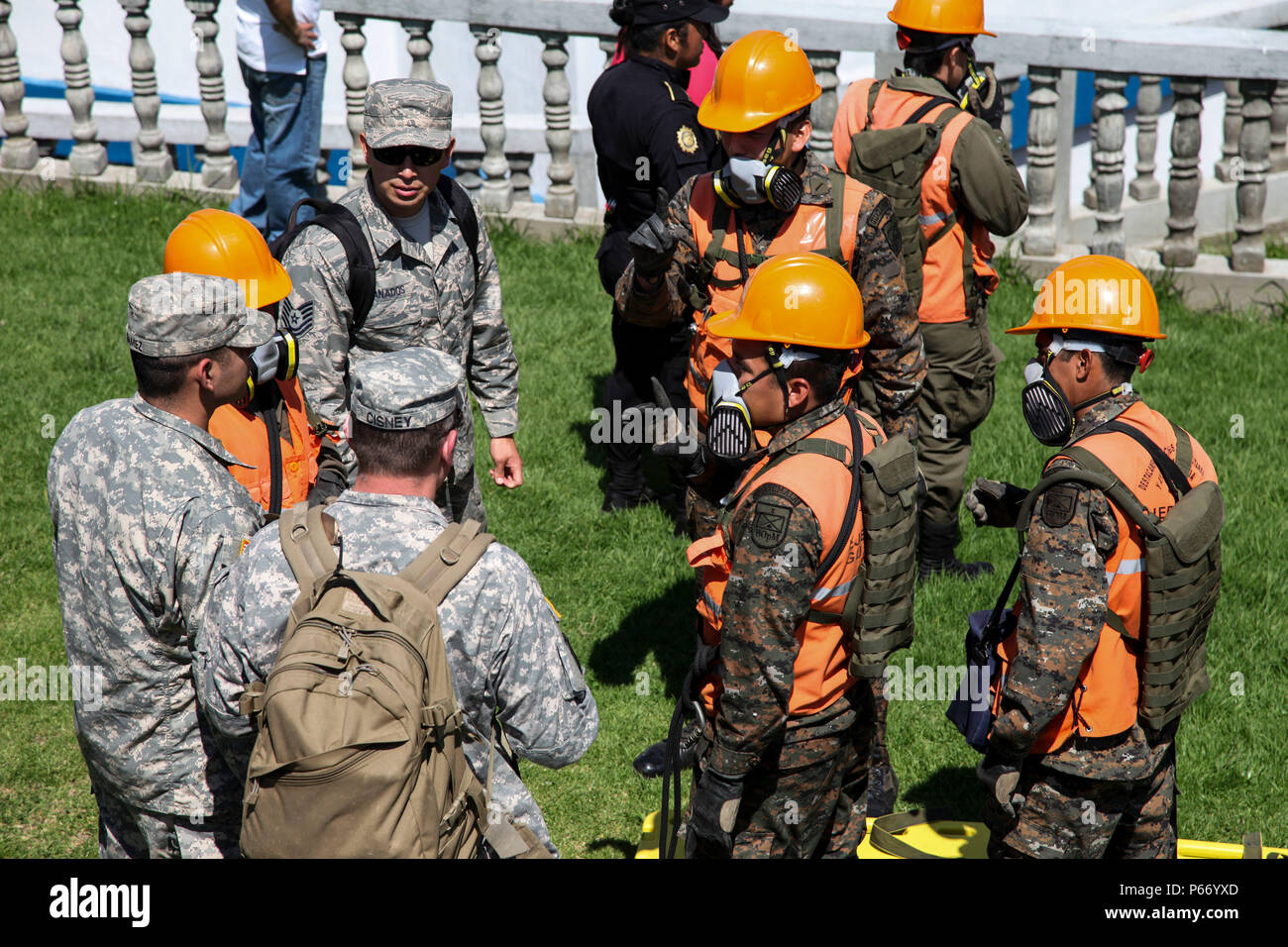 U s soldiers rescue workers hi-res stock photography and images - Alamy
