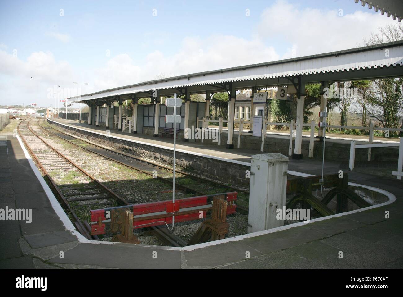 The bay platform and buffer stops at St. Erth station, Cornwall. 2006 ...