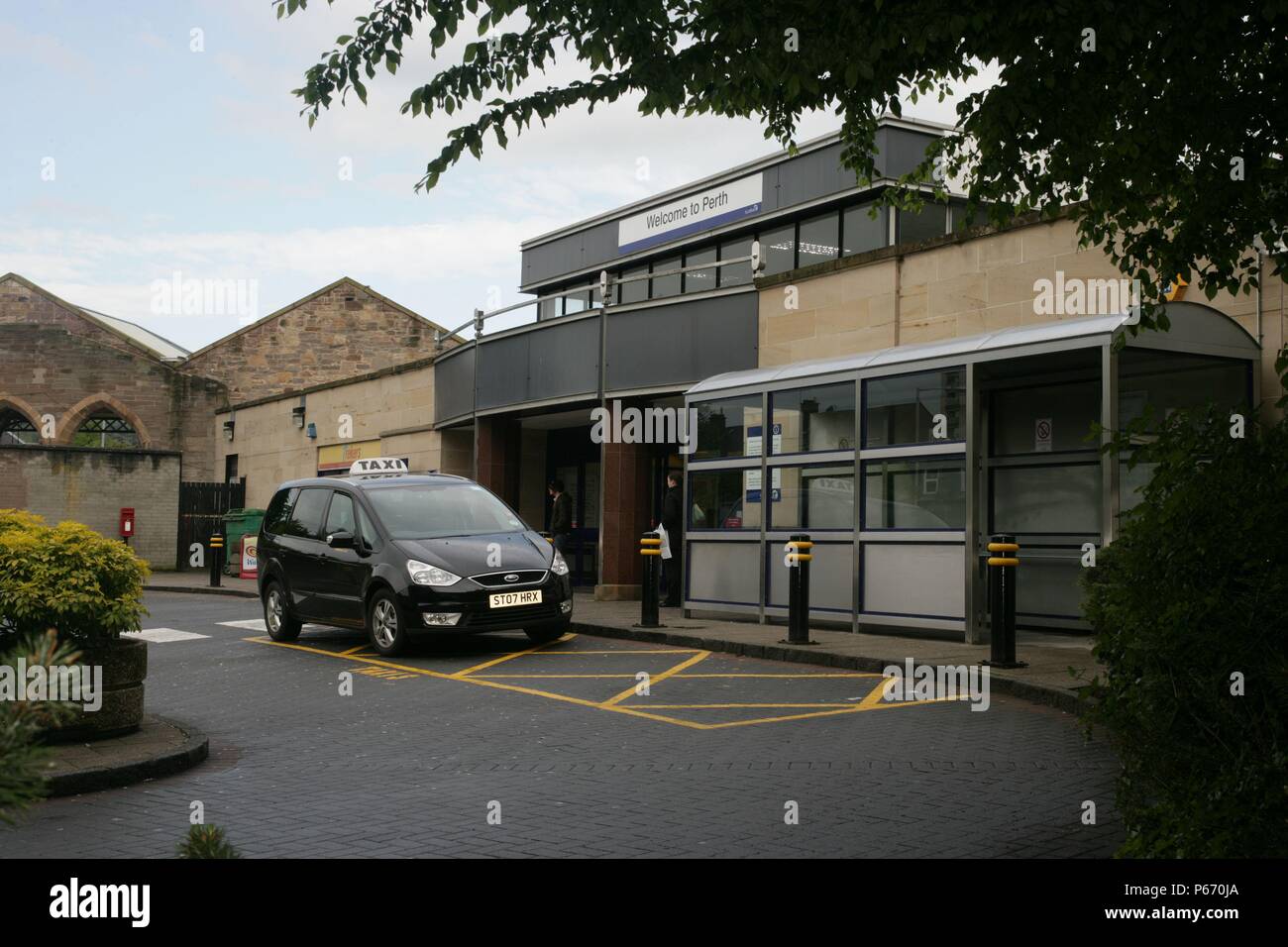 The main entrance and taxi rank at Perth station, Perthshire. 2007 ...