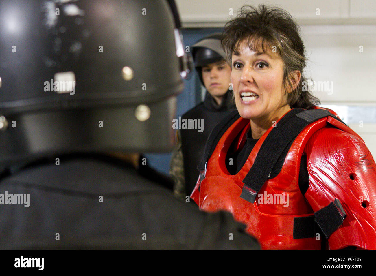 Corrections officer Tori Vandermoere instructs U.S. Army Reserve ...