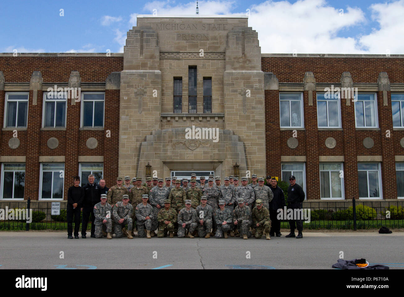 U.S. Army Reserve Soldiers assigned to the 303rd Military Police ...