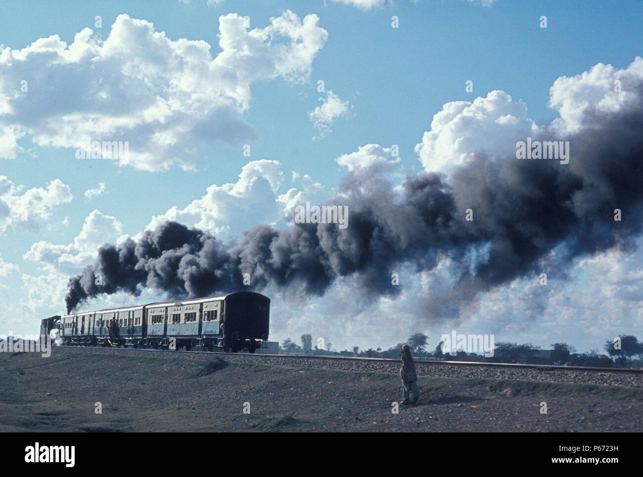 Pakistan train hi-res stock photography and images - Alamy