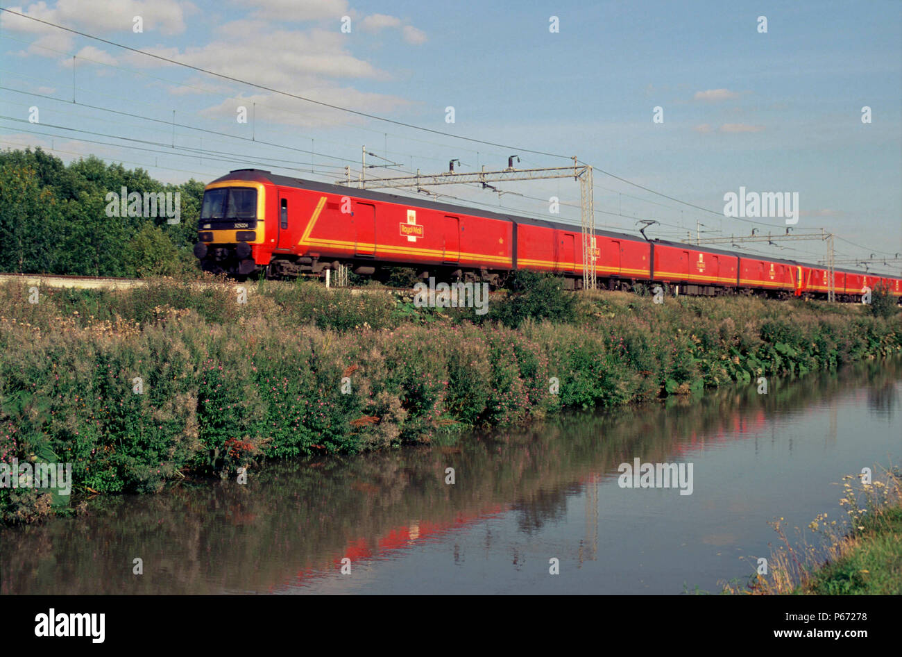 Royal mail train hi-res stock photography and images - Alamy