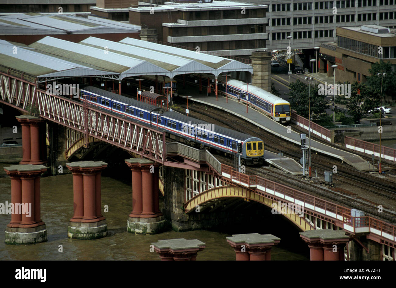 Thameslink brighton bedford train crossing hi-res stock photography and ...