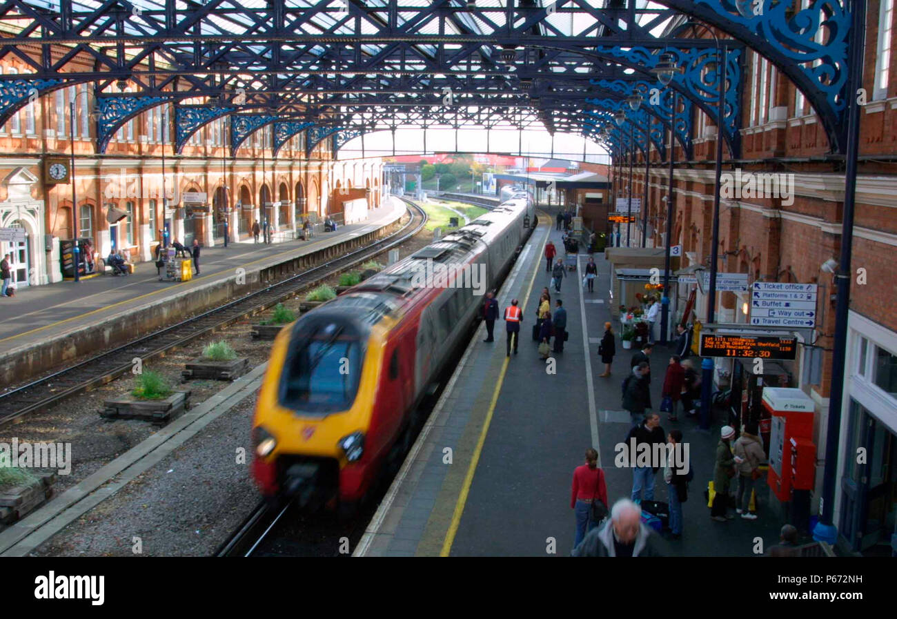 A Virgin Trains voyager service departs Bournemouth station 2004 Stock ...