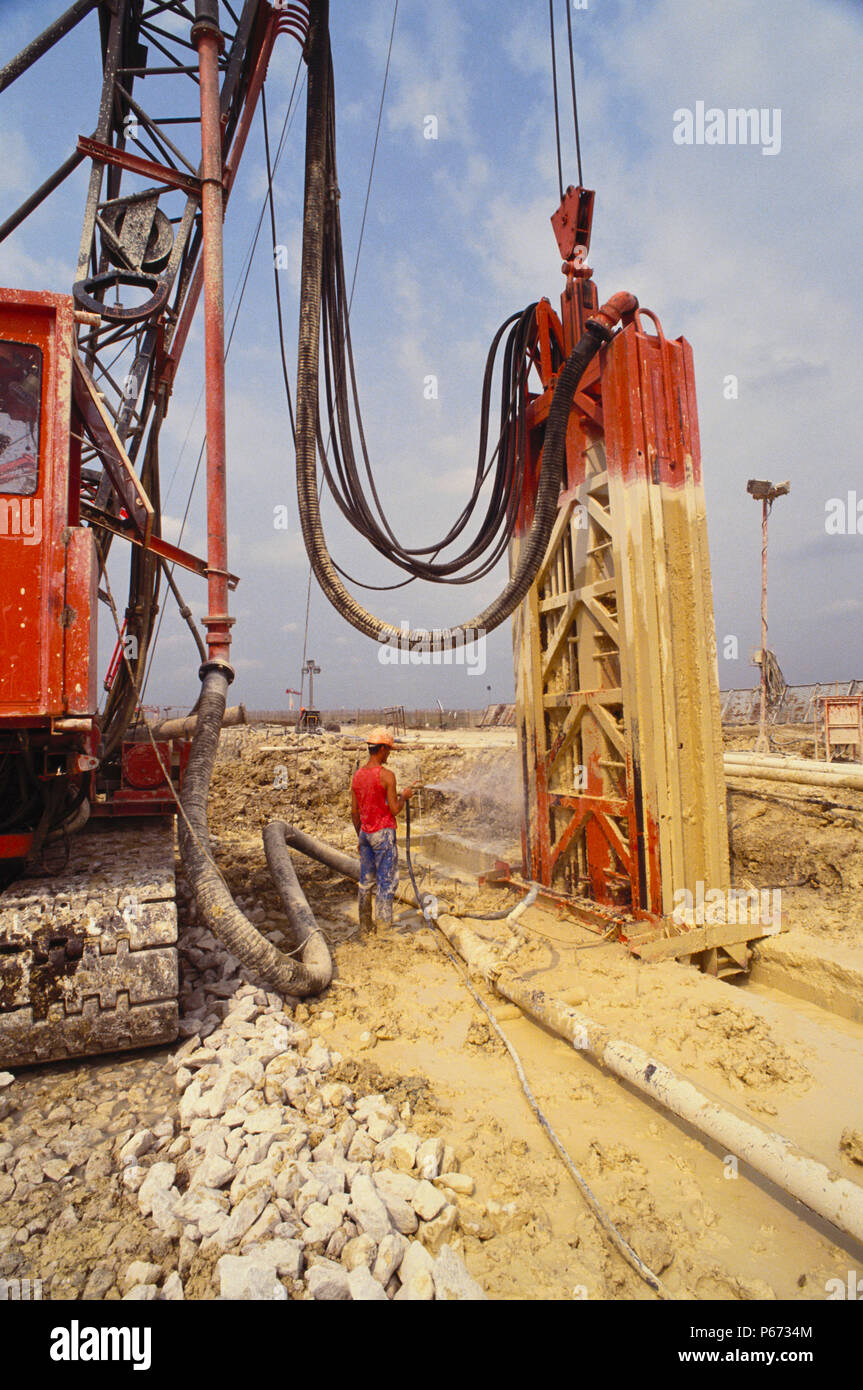Diaphragm wall hi-res stock photography and images - Alamy