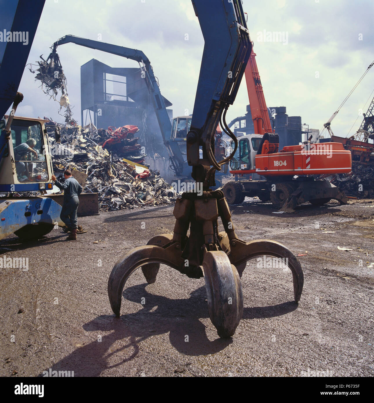 Crane grab hi-res stock photography and images - Alamy