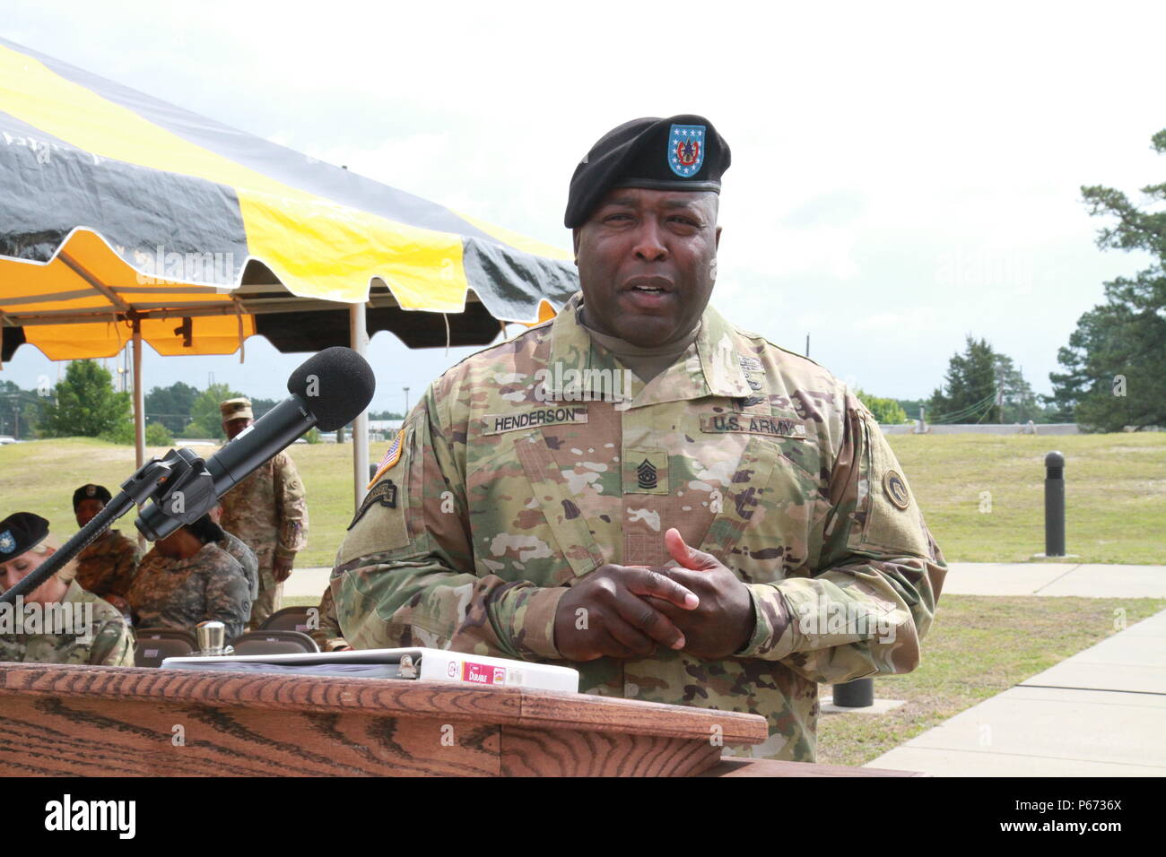 Command sgt maj kevin d henderson hi-res stock photography and images ...