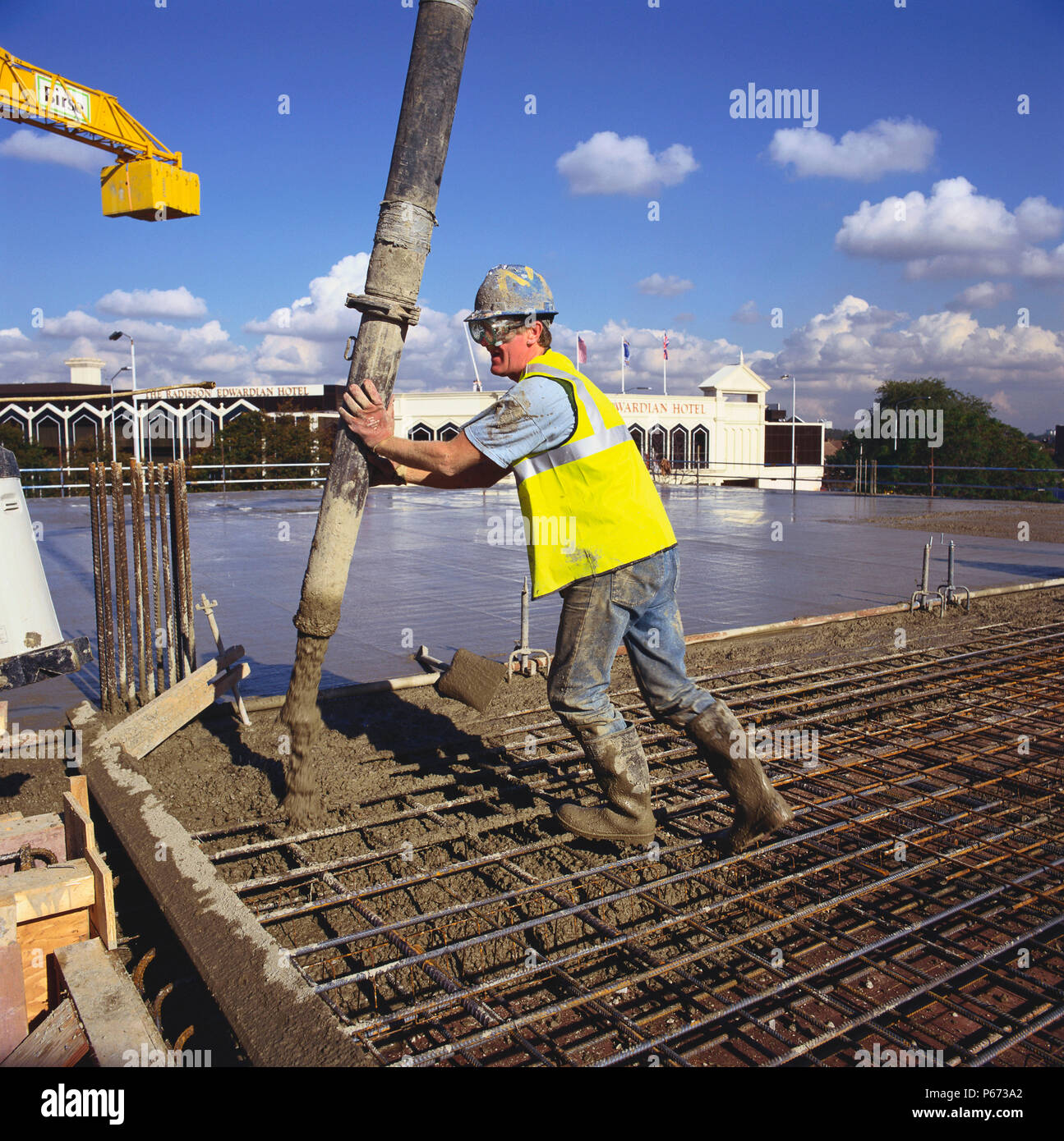 Concrete pour hi-res stock photography and images - Alamy