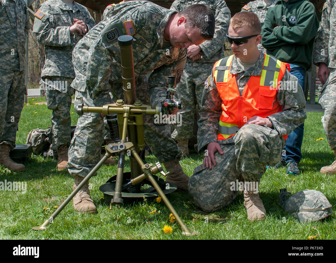 Mortar squad hi-res stock photography and images - Alamy