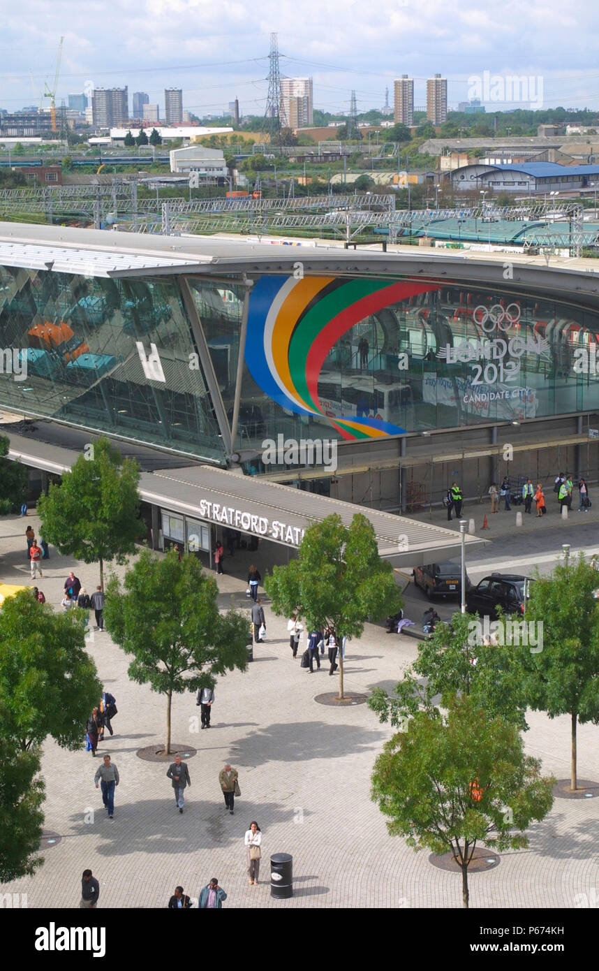 Stratford station hi-res stock photography and images - Alamy