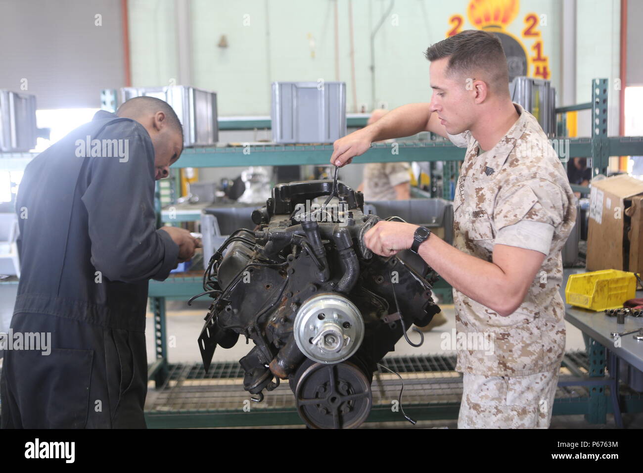 6 5l turbo diesel engine hi-res stock photography and images - Alamy